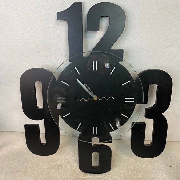 Wall Decor | Vintage Quartz Wall Clock Large Cut Out Numbers 18x18 ...